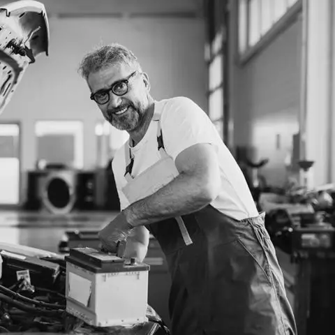 SR621SW Battery Equivalent Chart: AG1, 364/363, 377 IR621..